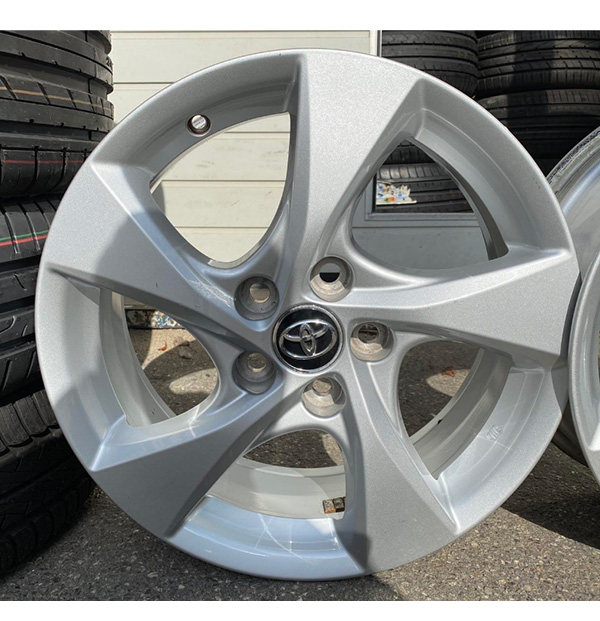 Zaverski - 5X114,3 6.50x17ET45 TOYOTA OEM TOYOTA CHR Barva: silver